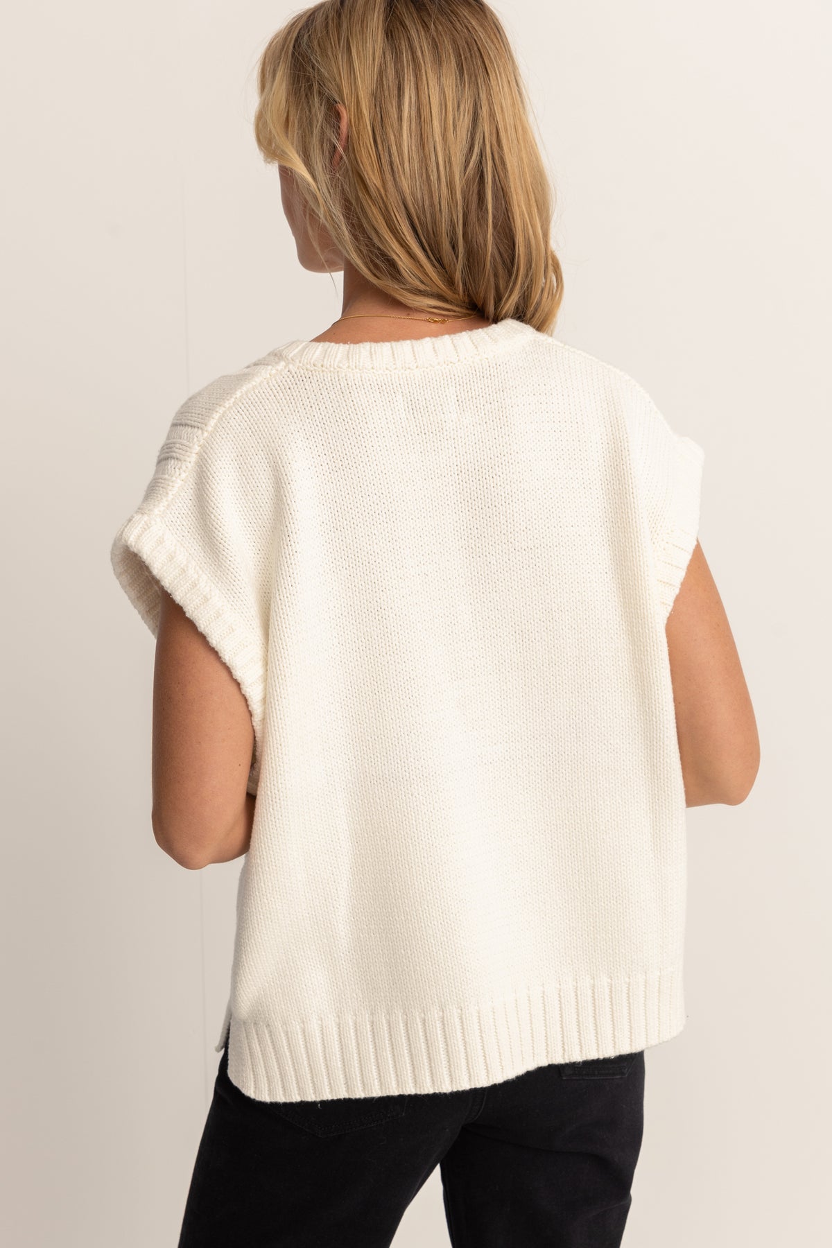 Finley Cable Knit Vest – Skylar & Skyler